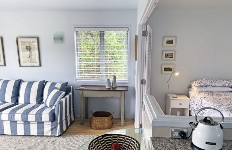 Oneroa Bay Villas - Overview of Waiheke Island