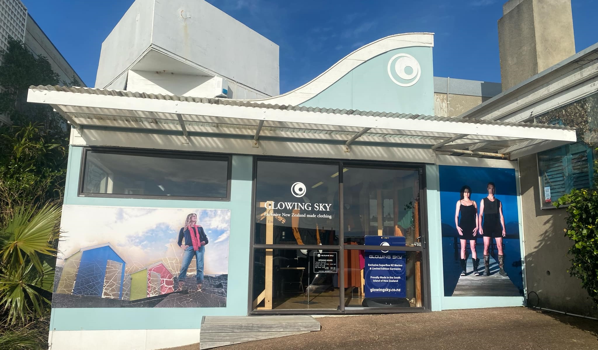 Glowing Sky Oneroa - Overview of Waiheke Island