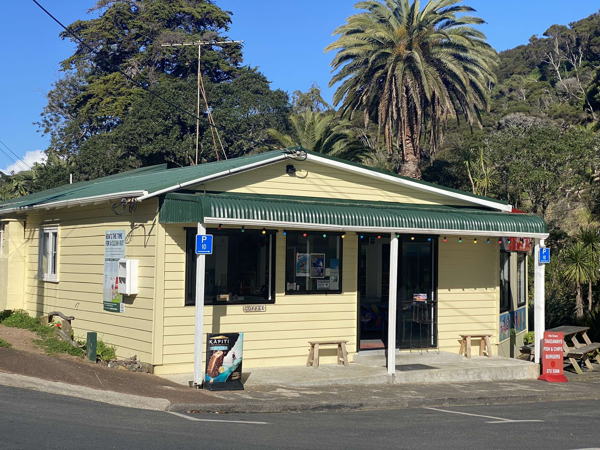 Little Oneroa Store - Overview of Waiheke Island