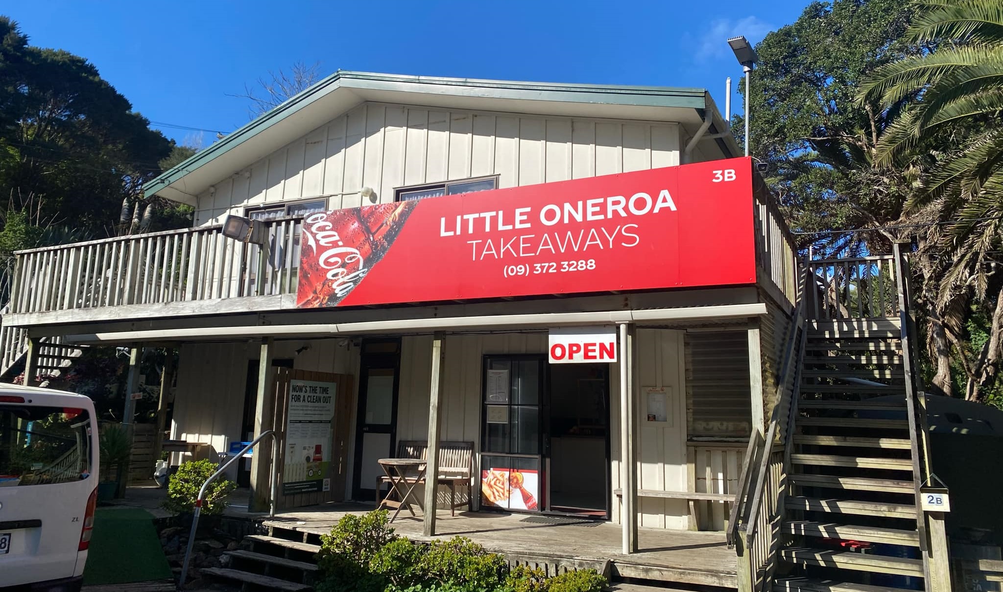 Little Oneroa Takeaways - Overview of Waiheke Island