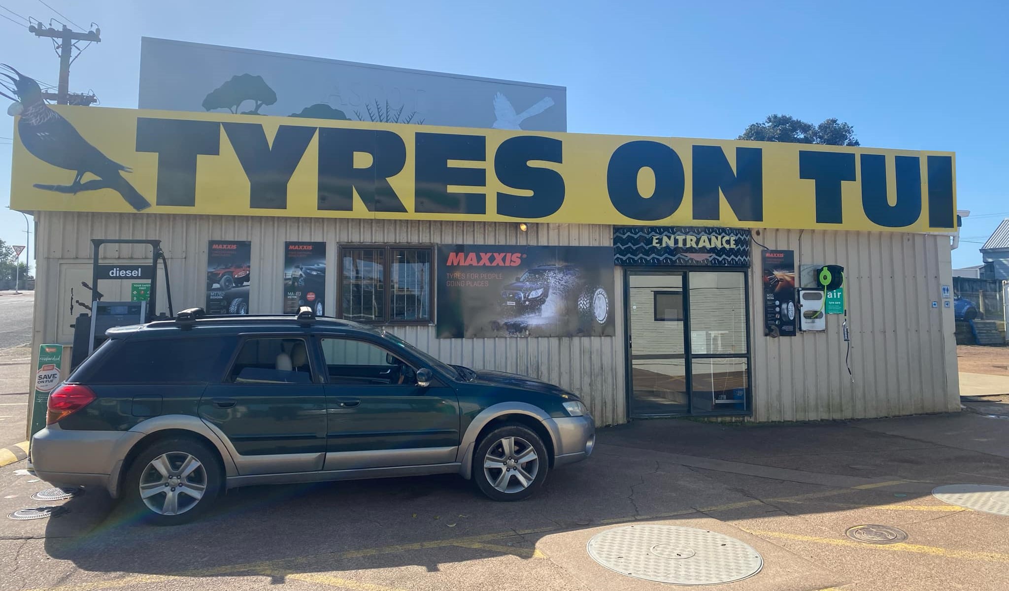 Tyres On Tui - Overview of Waiheke Island